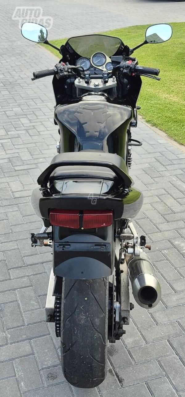 Melns Yamaha FZS 600 2001 Kupiškis, ar dzinēja tilpumu 0.60 L un nobraukumu 56 tūkst. km par 1100 €, foto 8 vietnē AUTOMOTO.COM.LV