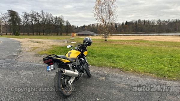 Melns Yamaha FZS 600 2002 Paide, ar dzinēja tilpumu 0.60 L un nobraukumu 82 tūkst. km par 2499 €, foto 7 vietnē AUTOMOTO.COM.LV