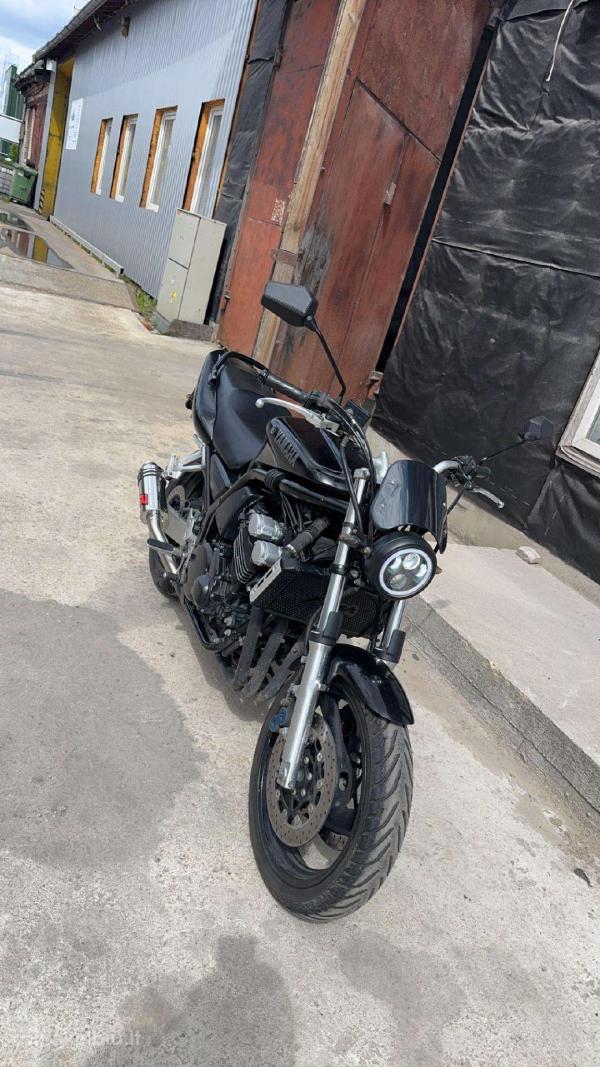 Black Yamaha FZS 600 2004 in Vilnius, with an engine capacity of 0.00 L and mileage of 24 thousand km for 1400 €, photo 1 on AUTOMOTO.COM.LV