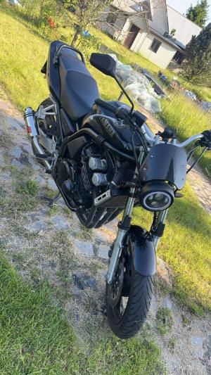 Black Yamaha FZS 600 2004 in Vilnius, with an engine capacity of 0.00 L and mileage of 24 thousand km for 1400 €, photo 4 on AUTOMOTO.COM.LV