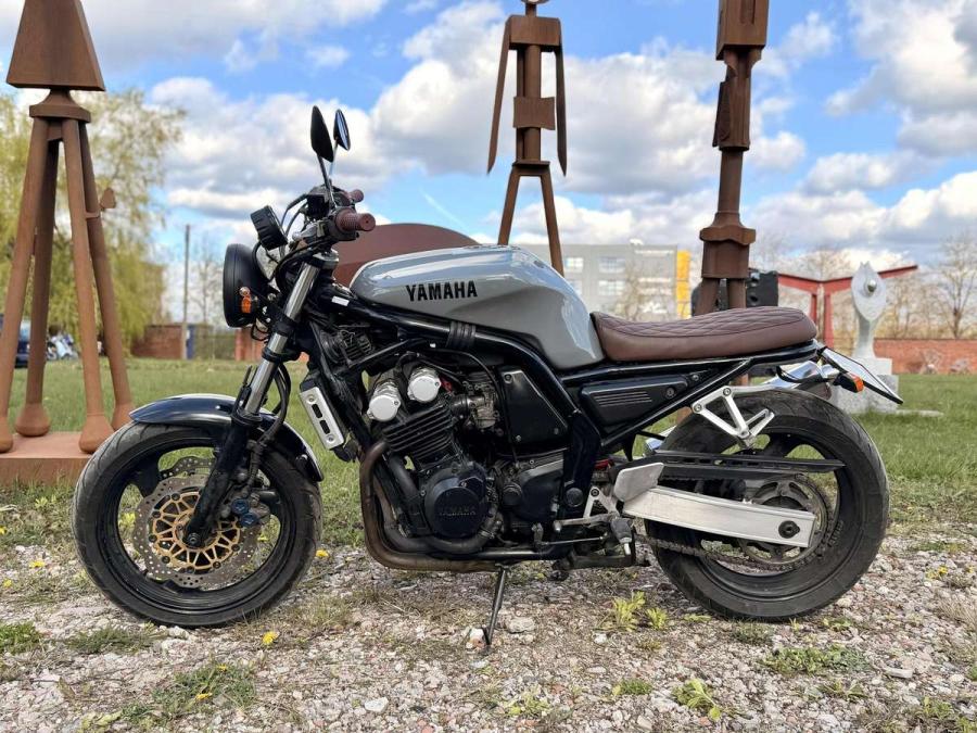 Grey Yamaha FZS 600 1999 in Klaipeda, with an engine capacity of 0.60 L and mileage of 60 thousand km for 2499 €, photo 3 on AUTOMOTO.COM.LV
