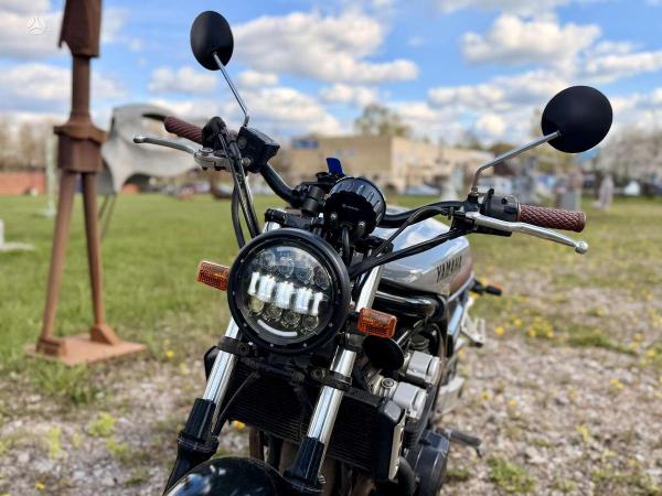 Pelēks Yamaha FZS 600 1999 Klaipėda, ar dzinēja tilpumu 0.60 L un nobraukumu 60 tūkst. km par 2499 €, foto 3 vietnē AUTOMOTO.COM.LV