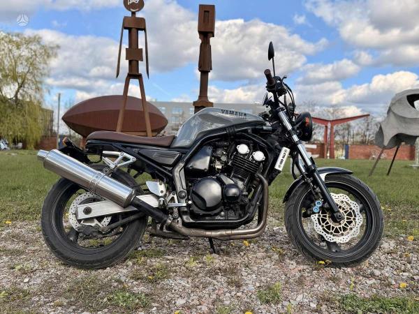 Pelēks Yamaha FZS 600 1999 Klaipėda, ar dzinēja tilpumu 0.60 L un nobraukumu 60 tūkst. km par 2499 €, foto 4 vietnē AUTOMOTO.COM.LV