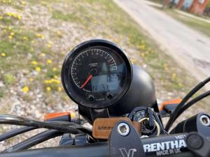 Grey Yamaha FZS 600 1999 in Klaipeda, with an engine capacity of 0.60 L and mileage of 60 thousand km for 2499 €, photo 6 on AUTOMOTO.COM.LV
