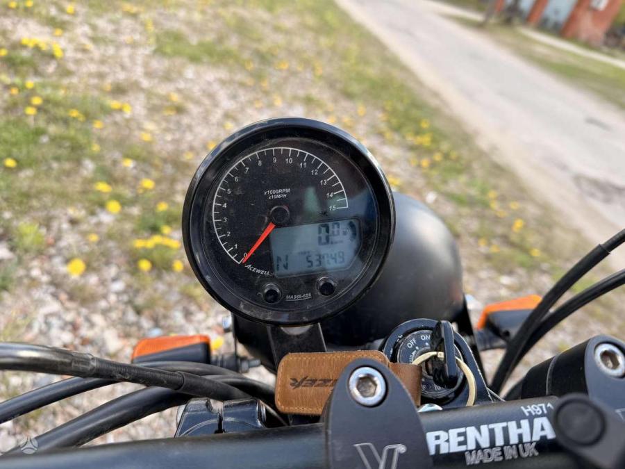 Grey Yamaha FZS 600 1999 in Klaipeda, with an engine capacity of 0.60 L and mileage of 60 thousand km for 2499 €, photo 6 on AUTOMOTO.COM.LV