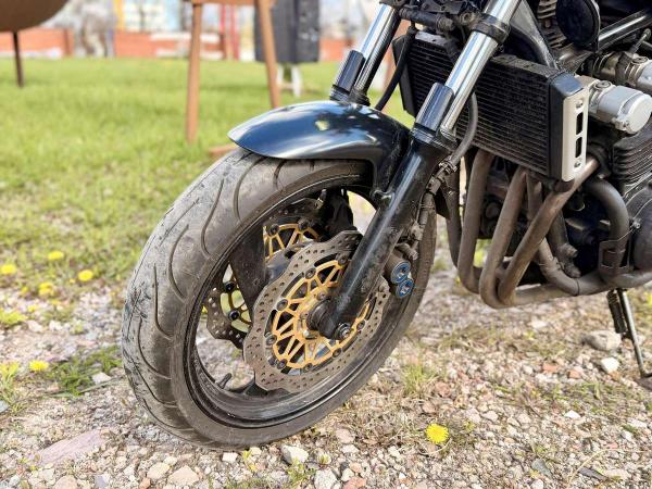 Pelēks Yamaha FZS 600 1999 Klaipėda, ar dzinēja tilpumu 0.60 L un nobraukumu 60 tūkst. km par 2499 €, foto 10 vietnē AUTOMOTO.COM.LV