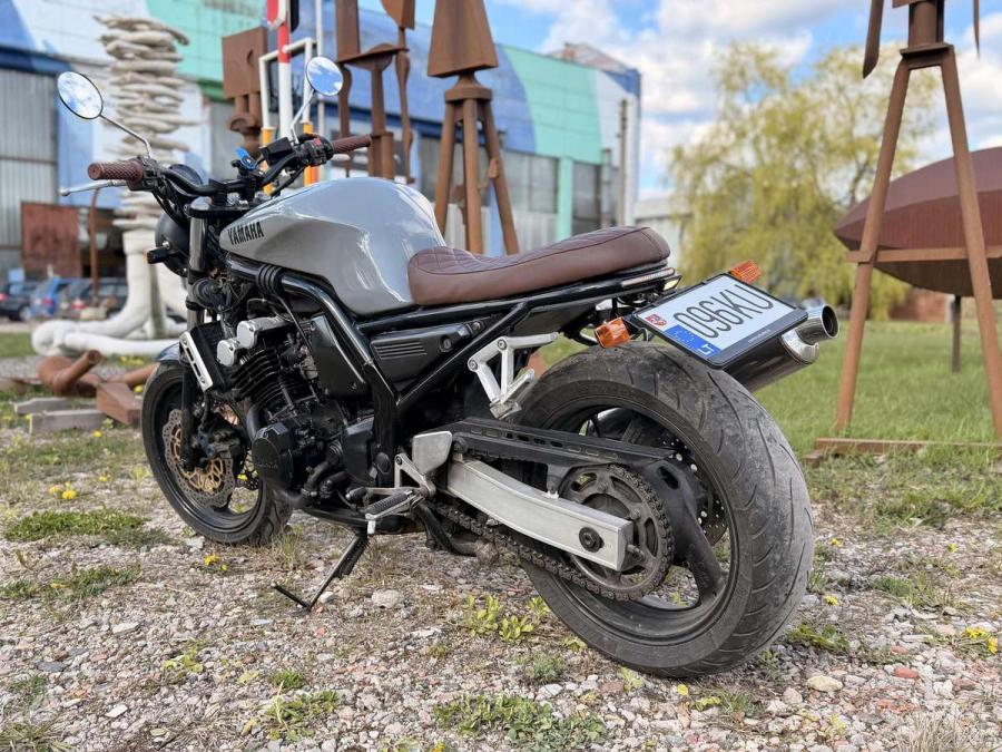 Grey Yamaha FZS 600 1999 in Klaipeda, with an engine capacity of 0.60 L and mileage of 60 thousand km for 2499 €, photo 12 on AUTOMOTO.COM.LV