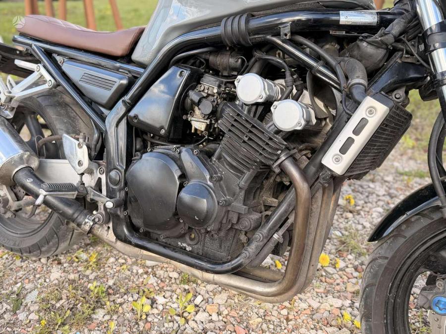 Grey Yamaha FZS 600 1999 in Klaipeda, with an engine capacity of 0.60 L and mileage of 60 thousand km for 2499 €, photo 13 on AUTOMOTO.COM.LV