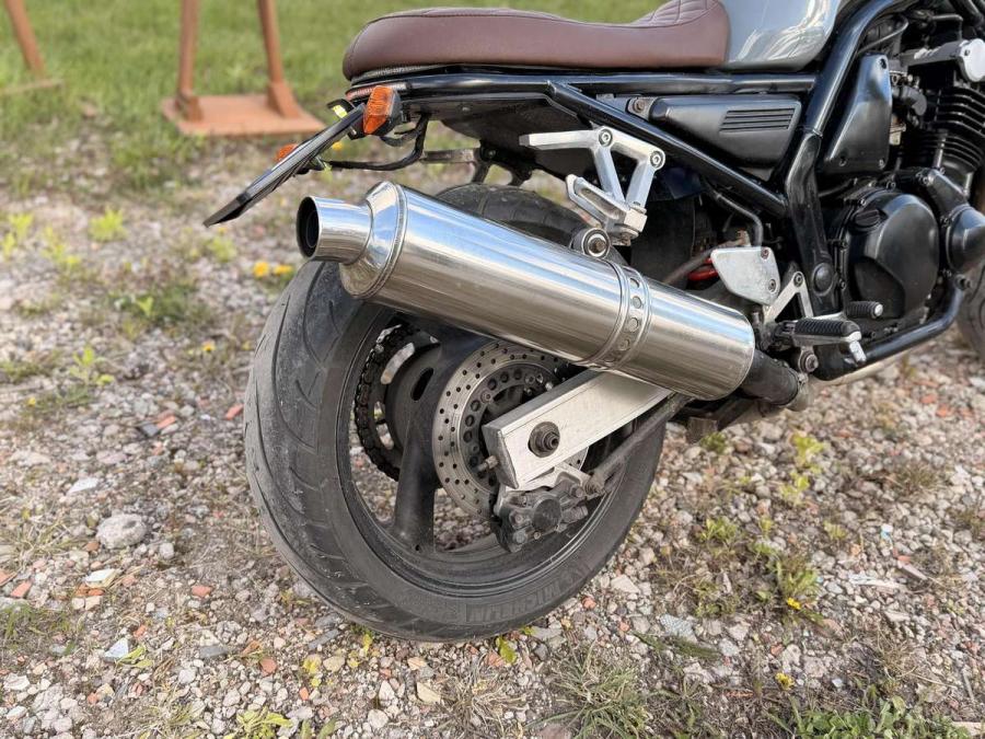Grey Yamaha FZS 600 1999 in Klaipeda, with an engine capacity of 0.60 L and mileage of 60 thousand km for 2499 €, photo 16 on AUTOMOTO.COM.LV