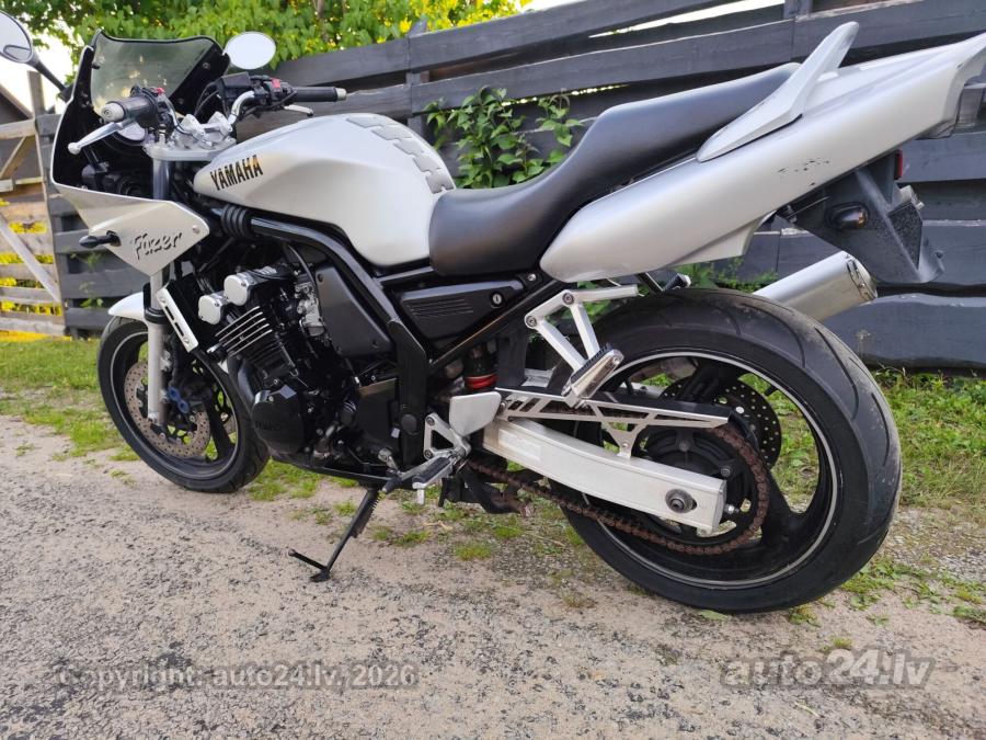 Серый Ямаха FZS 600 2000 в Мадона, объемом двигателя 0.60 л и пробегом 0 тыс. км за 1250 €, фото 3 на AUTOMOTO.COM.LV