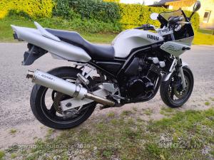 Серый Ямаха FZS 600 2000 в Мадона, объемом двигателя 0.60 л и пробегом 0 тыс. км за 1250 €, фото 4 на AUTOMOTO.COM.LV