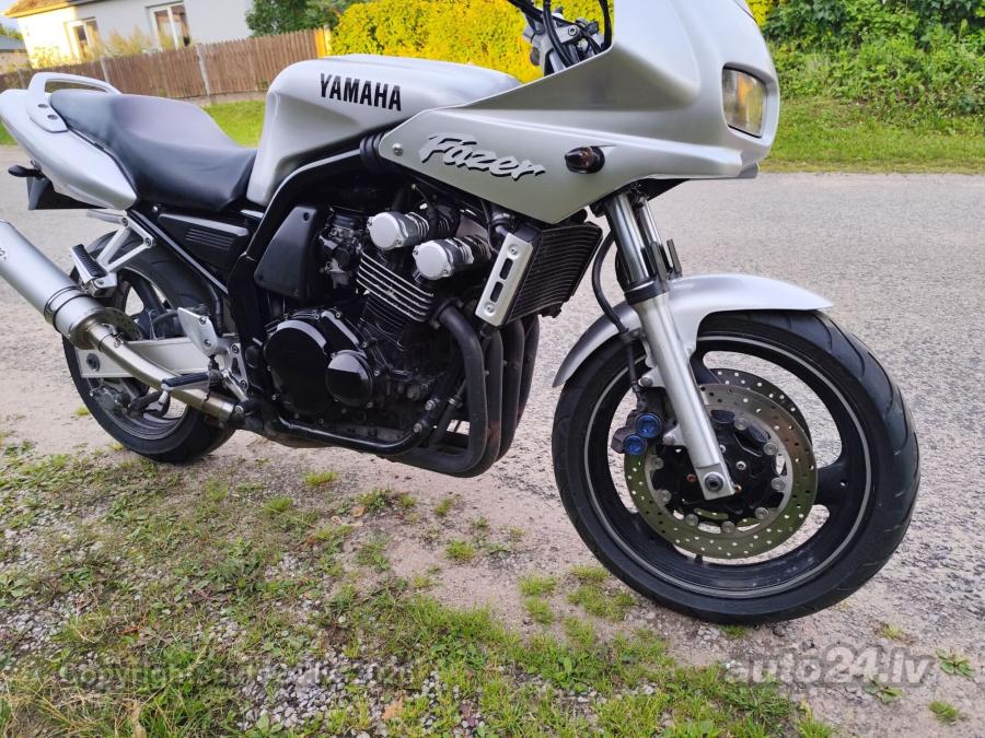 Серый Ямаха FZS 600 2000 в Мадона, объемом двигателя 0.60 л и пробегом 0 тыс. км за 1250 €, фото 5 на AUTOMOTO.COM.LV