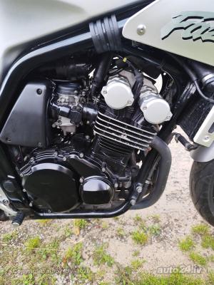 Серый Ямаха FZS 600 2000 в Мадона, объемом двигателя 0.60 л и пробегом 0 тыс. км за 1250 €, фото 6 на AUTOMOTO.COM.LV