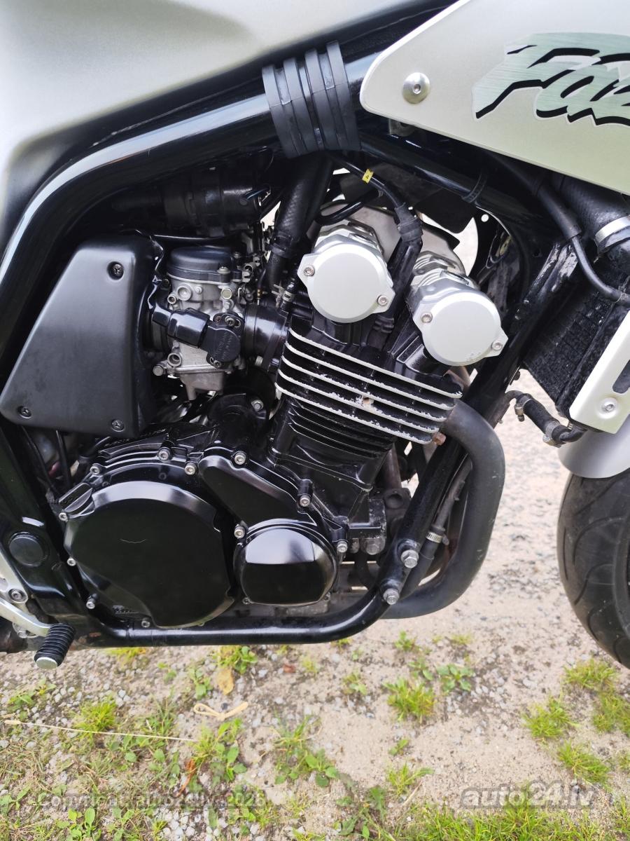 Серый Ямаха FZS 600 2000 в Мадона, объемом двигателя 0.60 л и пробегом 0 тыс. км за 1250 €, фото 6 на AUTOMOTO.COM.LV