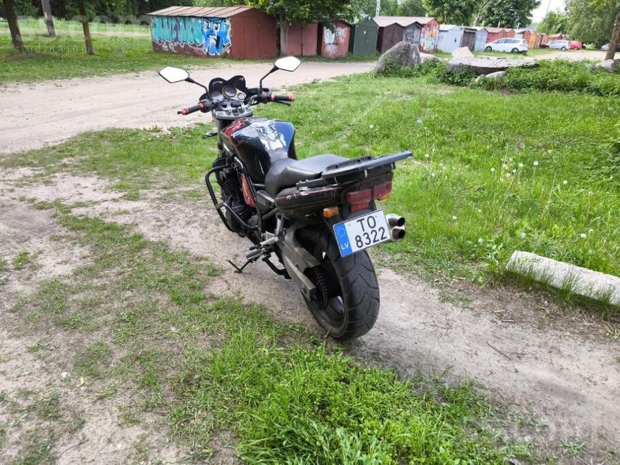 Yamaha FZS 600 1998 in Riga, with an engine capacity of 0.60 L and mileage of 0 thousand km for 1150 €, photo 5 on AUTOMOTO.COM.LV