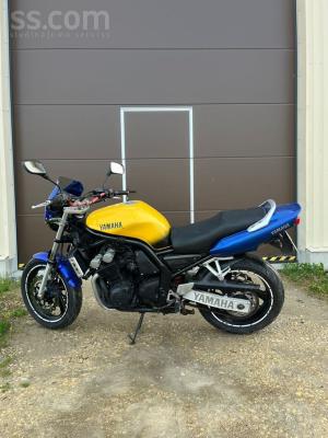 Yamaha FZS 600 1999 in Riga, with an engine capacity of 0.60 L and mileage of 0 thousand km for 1500 €, photo 6 on AUTOMOTO.COM.LV