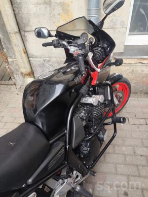 Yamaha FZS 600 1999 Rīga, ar dzinēja tilpumu 0.60 L un nobraukumu 0 tūkst. km par 1400 €, foto  vietnē AUTOMOTO.COM.LV