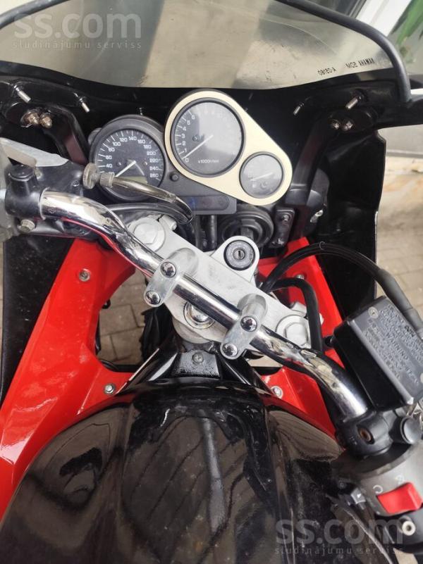 Yamaha FZS 600 1999 in Riga, with an engine capacity of 0.60 L and mileage of 0 thousand km for 1400 €, photo 6 on AUTOMOTO.COM.LV