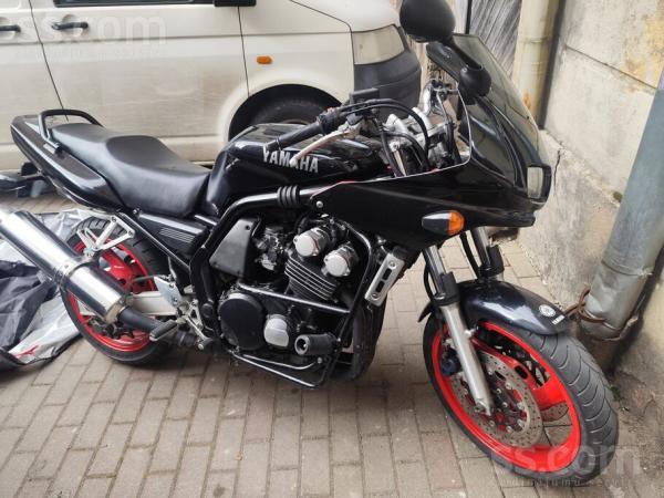 Yamaha FZS 600 1999 in Riga, with an engine capacity of 0.60 L and mileage of 0 thousand km for 1400 €, photo 8 on AUTOMOTO.COM.LV