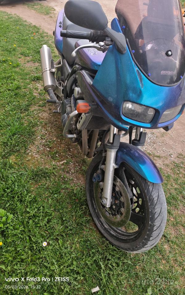 Yamaha FZS 600 2000 Tallina, ar dzinēja tilpumu 0.60 L un nobraukumu 81 tūkst. km par 2000 €, foto 3 vietnē AUTOMOTO.COM.LV