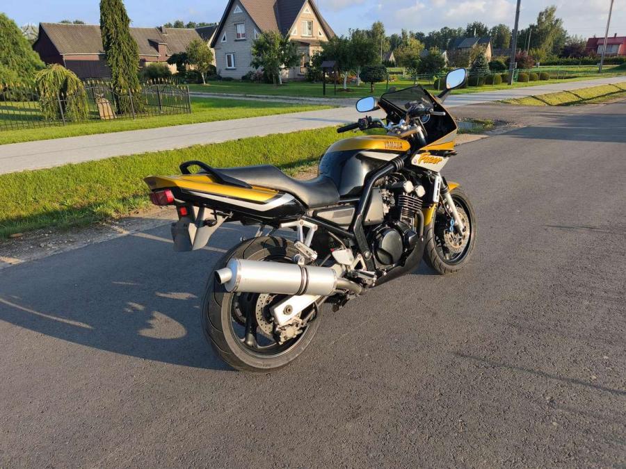 Yamaha FZS 600 2000 Šakiai, ar dzinēja tilpumu 0.60 L un nobraukumu 38 tūkst. km par 1750 €, foto 3 vietnē AUTOMOTO.COM.LV