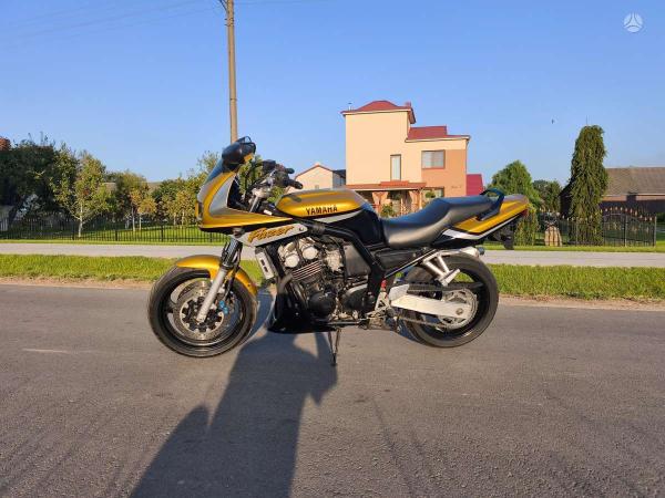 Yamaha FZS 600 2000 Šakiai, ar dzinēja tilpumu 0.60 L un nobraukumu 38 tūkst. km par 1750 €, foto 5 vietnē AUTOMOTO.COM.LV
