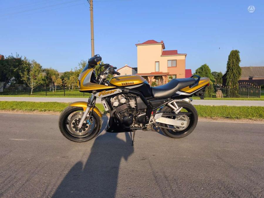Yamaha FZS 600 2000 Šakiai, ar dzinēja tilpumu 0.60 L un nobraukumu 38 tūkst. km par 1750 €, foto 5 vietnē AUTOMOTO.COM.LV