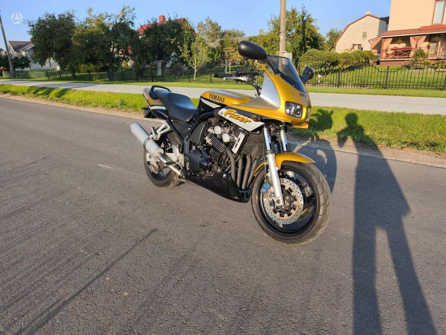 Yamaha FZS 600 2000 Šakiai, ar dzinēja tilpumu 0.60 L un nobraukumu 38 tūkst. km par 1750 €, foto 7 vietnē AUTOMOTO.COM.LV