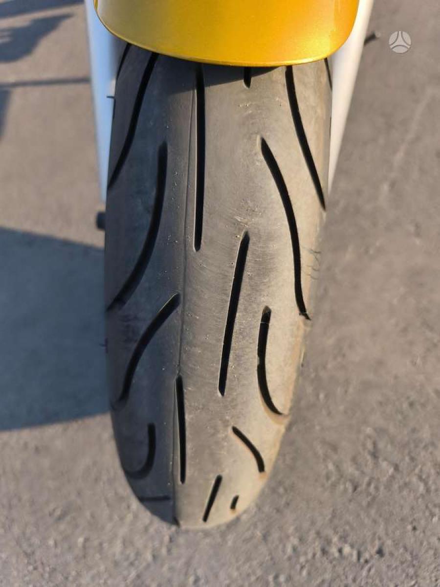 Yamaha FZS 600 2000 Šakiai, ar dzinēja tilpumu 0.60 L un nobraukumu 38 tūkst. km par 1750 €, foto 10 vietnē AUTOMOTO.COM.LV
