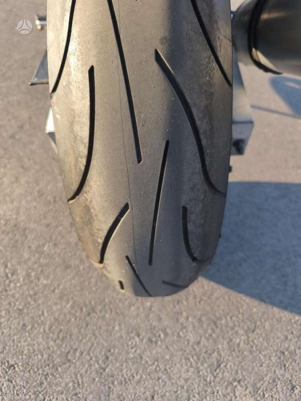 Yamaha FZS 600 2000 Šakiai, ar dzinēja tilpumu 0.60 L un nobraukumu 38 tūkst. km par 1750 €, foto 11 vietnē AUTOMOTO.COM.LV