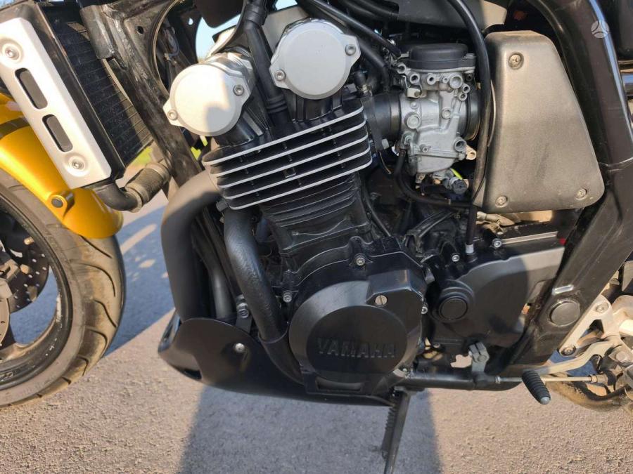 Yamaha FZS 600 2000 Šakiai, ar dzinēja tilpumu 0.60 L un nobraukumu 38 tūkst. km par 1750 €, foto 14 vietnē AUTOMOTO.COM.LV