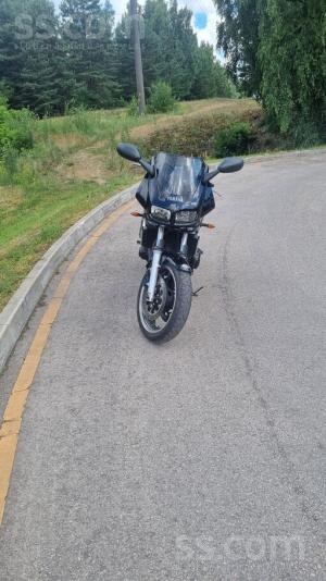 Yamaha FZS 600 2001 in Riga, with an engine capacity of 0.60 L and mileage of 0 thousand km for 1500 €, photo 3 on AUTOMOTO.COM.LV