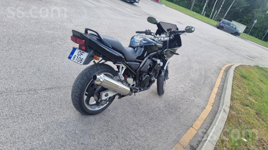 Yamaha FZS 600 2001 in Riga, with an engine capacity of 0.60 L and mileage of 0 thousand km for 1500 €, photo 4 on AUTOMOTO.COM.LV