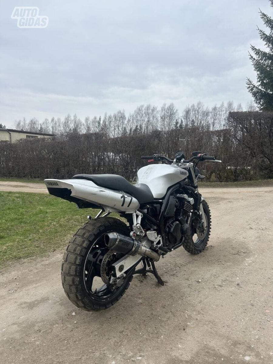 Yamaha FZS 600 2002 in Kretinga, with an engine capacity of 0.60 L and mileage of 0 thousand km for 850 €, photo 5 on AUTOMOTO.COM.LV