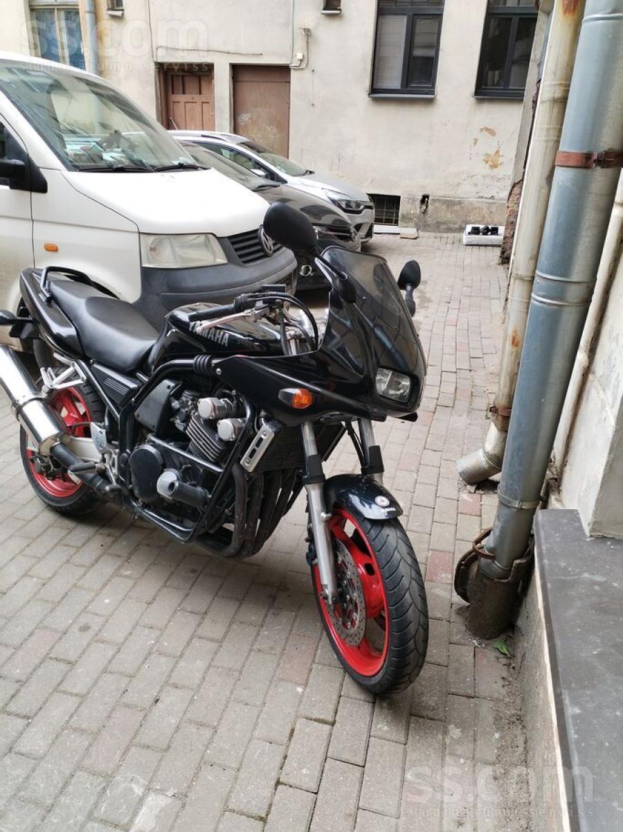 Yamaha FZS 600 2002 Rīga, ar dzinēja tilpumu 0.60 L un nobraukumu 0 tūkst. km par 1400 €, foto 1 vietnē AUTOMOTO.COM.LV