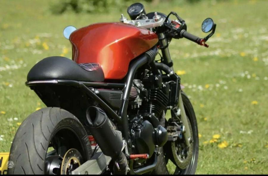 Yamaha FZS 600 2002 in Utena, with an engine capacity of 0.60 L and mileage of 35 thousand km for 2500 €, photo 5 on AUTOMOTO.COM.LV
