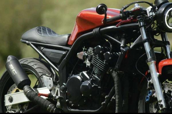 Yamaha FZS 600 2002 in Utena, with an engine capacity of 0.60 L and mileage of 35 thousand km for 2500 €, photo 5 on AUTOMOTO.COM.LV