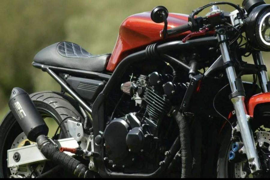Yamaha FZS 600 2002 in Utena, with an engine capacity of 0.60 L and mileage of 35 thousand km for 2500 €, photo 6 on AUTOMOTO.COM.LV