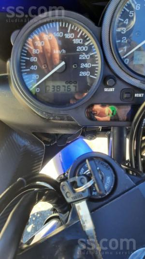 Yamaha FZS 600 2003 in Riga, with an engine capacity of 0.60 L and mileage of 0 thousand km for 2400 €, photo 5 on AUTOMOTO.COM.LV