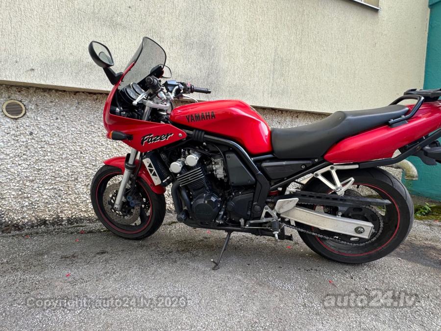 Красный Ямаха FZS 600 1998 в Таллин, объемом двигателя 0.60 л и пробегом 51 тыс. км за 500 €, фото 1 на AUTOMOTO.COM.LV