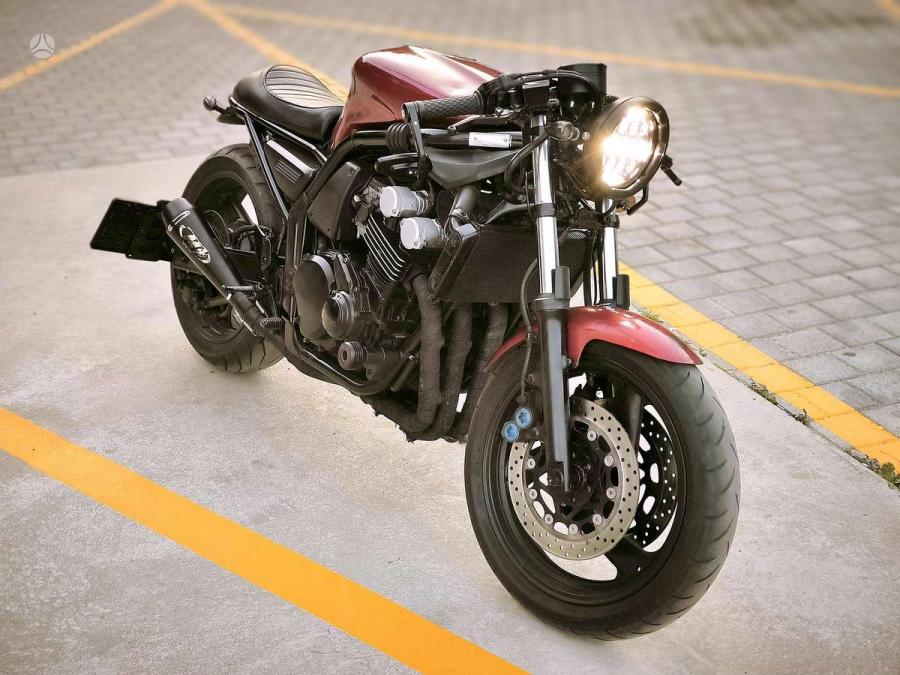 Red Yamaha FZS 600 1999 in Kaunas, with an engine capacity of 0.60 L and mileage of 44 thousand km for 2450 €, photo 7 on AUTOMOTO.COM.LV