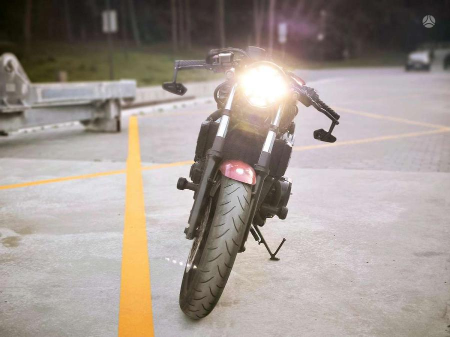 Red Yamaha FZS 600 1999 in Kaunas, with an engine capacity of 0.60 L and mileage of 44 thousand km for 2450 €, photo 9 on AUTOMOTO.COM.LV