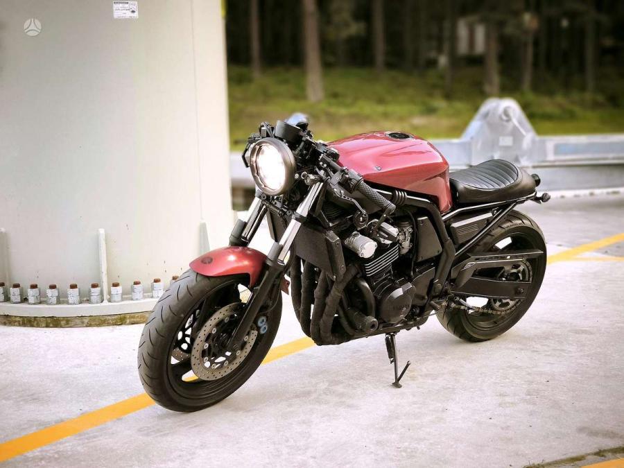 Red Yamaha FZS 600 1999 in Kaunas, with an engine capacity of 0.60 L and mileage of 44 thousand km for 2450 €, photo 10 on AUTOMOTO.COM.LV