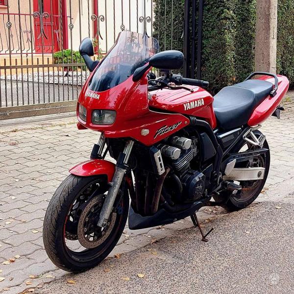Red Yamaha FZS 600 1999 in Vilnius, with an engine capacity of 0.60 L and mileage of 116 thousand km for 880 €, photo 4 on AUTOMOTO.COM.LV