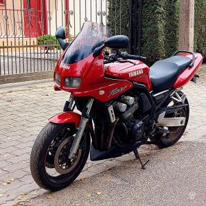 Red Yamaha FZS 600 1999 in Vilnius, with an engine capacity of 0.60 L and mileage of 116 thousand km for 880 €, photo 4 on AUTOMOTO.COM.LV