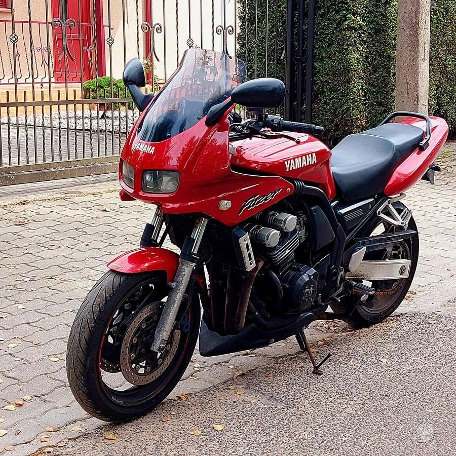 Red Yamaha FZS 600 1999 in Vilnius, with an engine capacity of 0.60 L and mileage of 116 thousand km for 880 €, photo 4 on AUTOMOTO.COM.LV