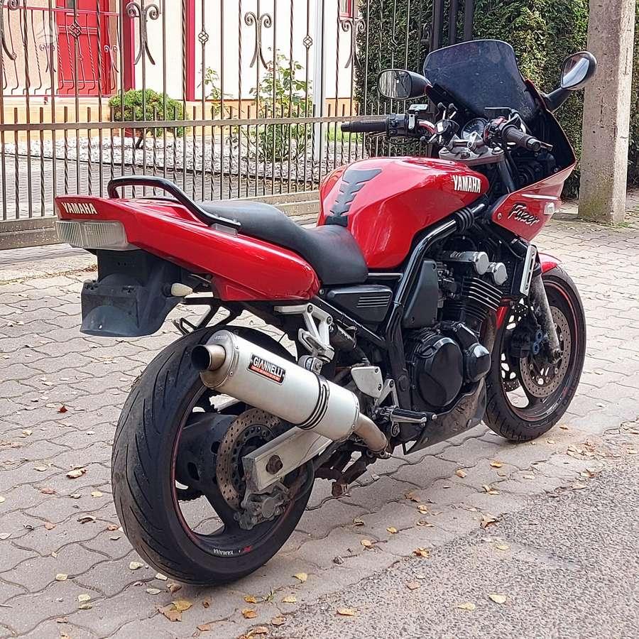 Red Yamaha FZS 600 1999 in Vilnius, with an engine capacity of 0.60 L and mileage of 116 thousand km for 880 €, photo 6 on AUTOMOTO.COM.LV