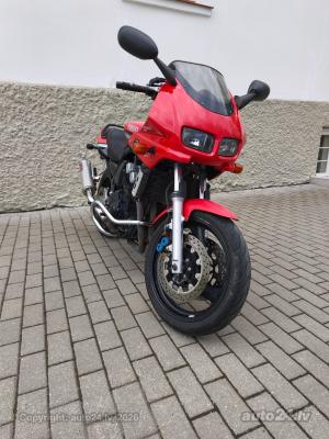 Красный Ямаха FZS 600 2000 в Таллин, объемом двигателя 0.60 л и пробегом 17 тыс. км за 2300 €, фото  на AUTOMOTO.COM.LV