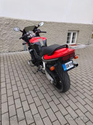 Красный Ямаха FZS 600 2000 в Таллин, объемом двигателя 0.60 л и пробегом 17 тыс. км за 2300 €, фото 3 на AUTOMOTO.COM.LV