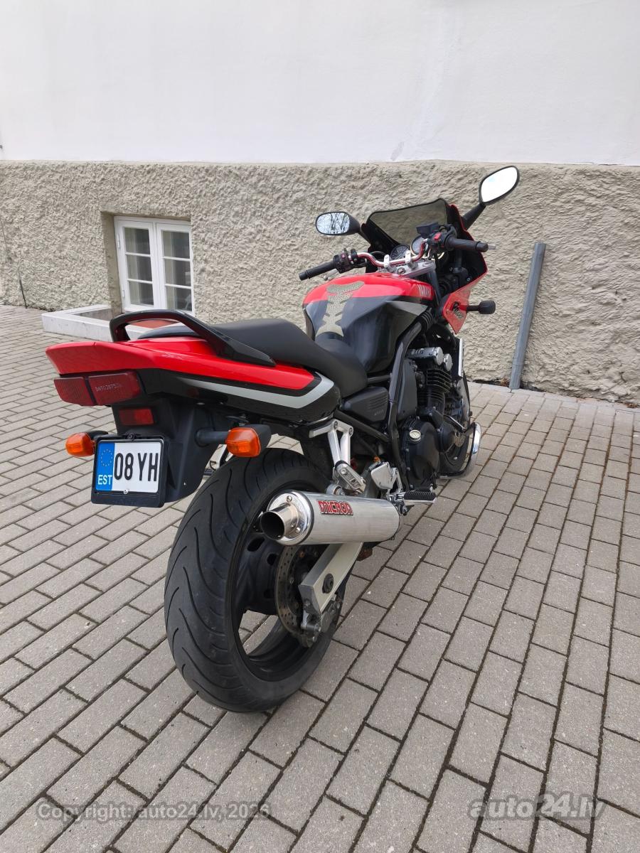 Красный Ямаха FZS 600 2000 в Таллин, объемом двигателя 0.60 л и пробегом 17 тыс. км за 2300 €, фото 4 на AUTOMOTO.COM.LV
